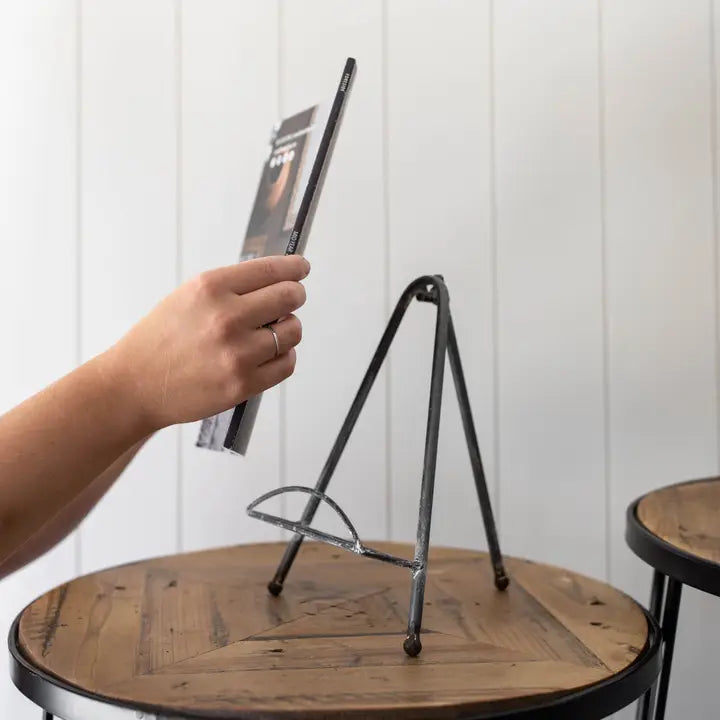 Dixie Metal Easel – Sisters Boutique & Gifts, Inc.
